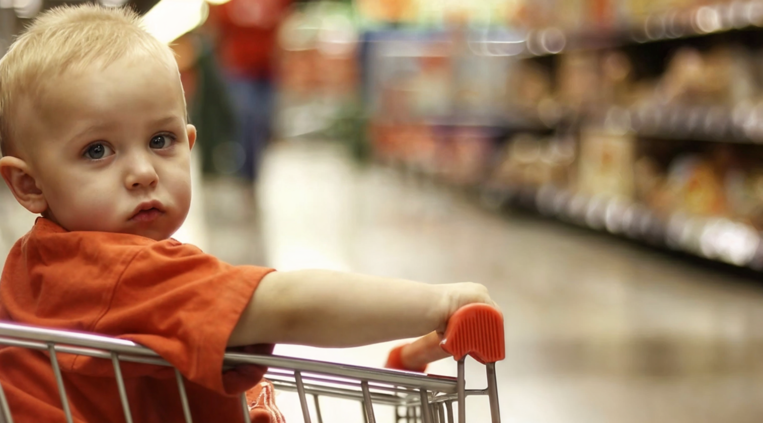 Store Worker Finds a Child Left Alone in a Shopping Cart, but the Boy ...