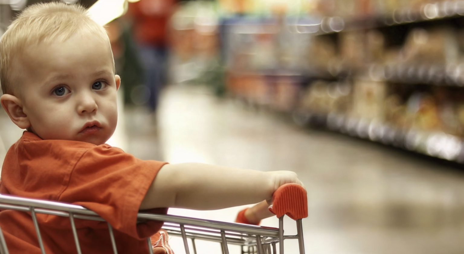 Store Worker Finds a Child Left Alone in a Shopping Cart, but the Boy ...